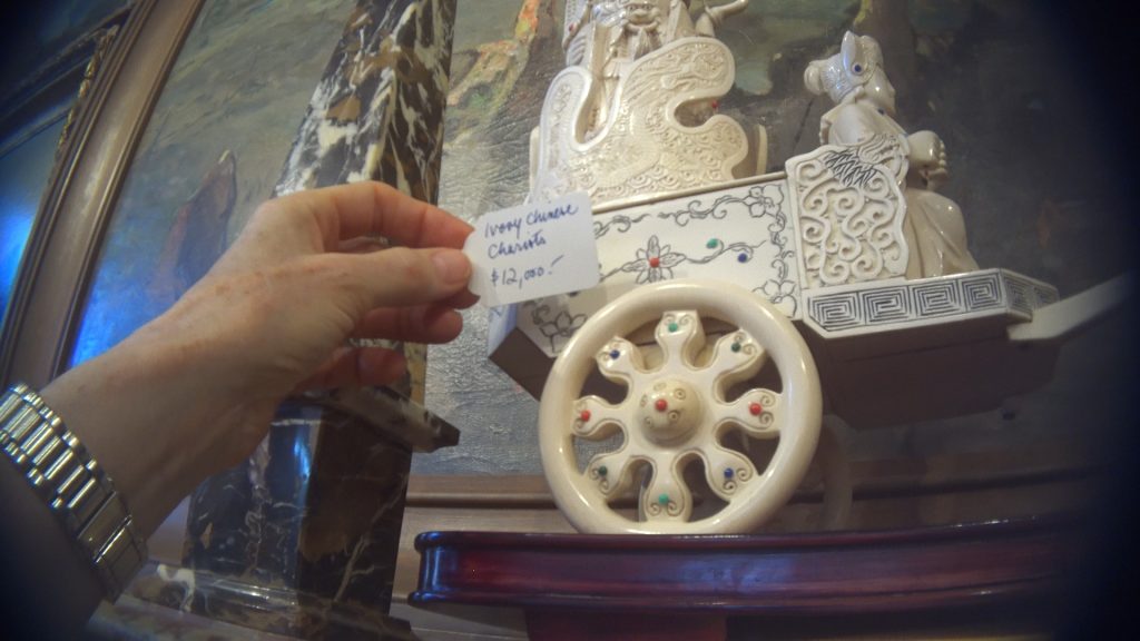 Figuras elaboradas de marfil se venden a precios muy altos en tiendas ...