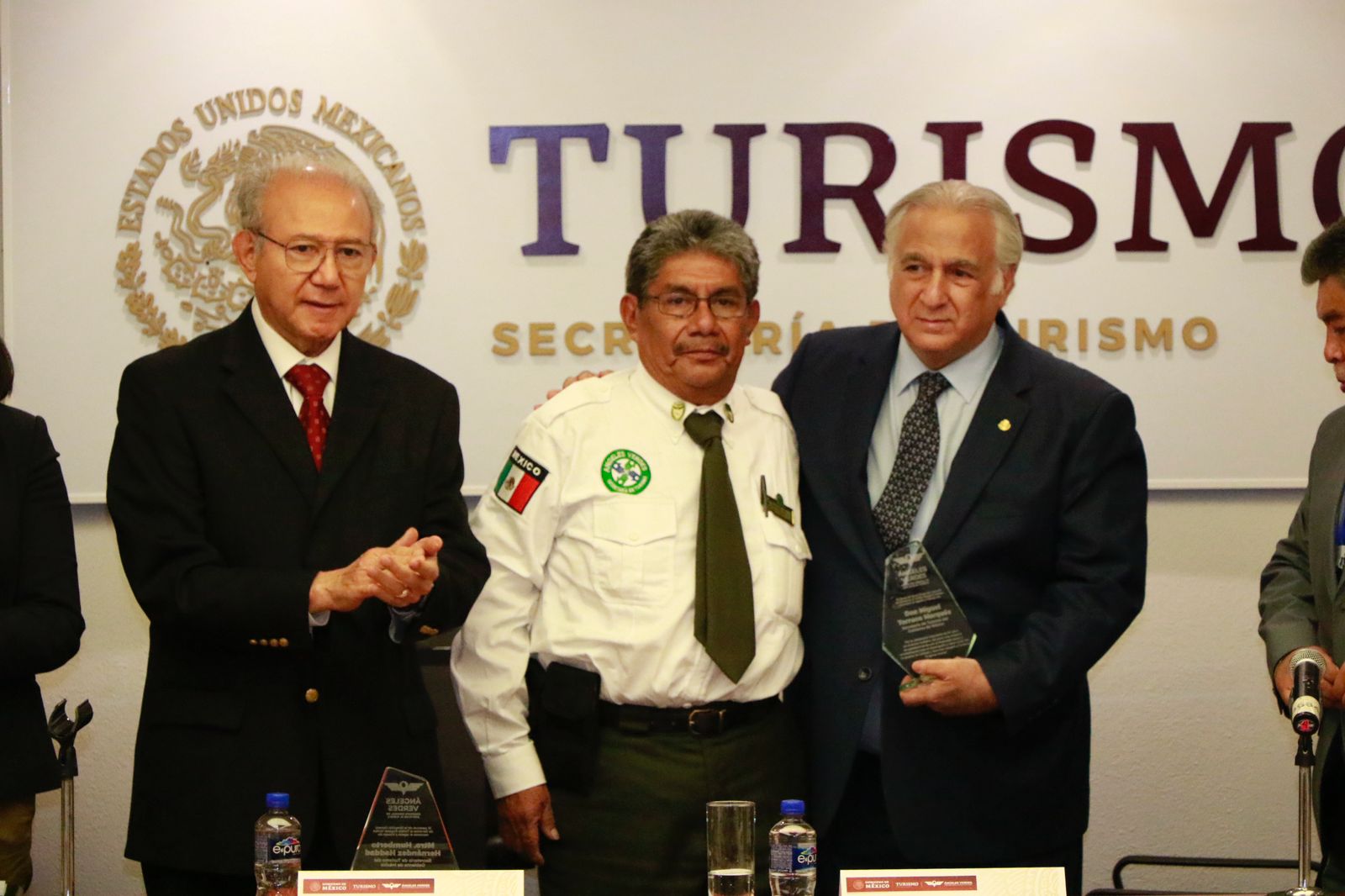 Reconocen a Ángeles Verdes por 62 años de servicio - Prensa Animal