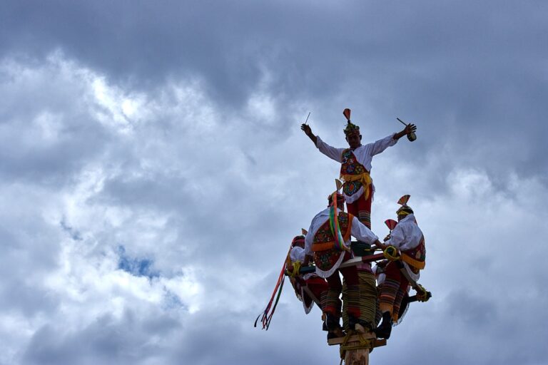 Con el Ritual de los Voladores inicia el Cencalli - Prensa Animal