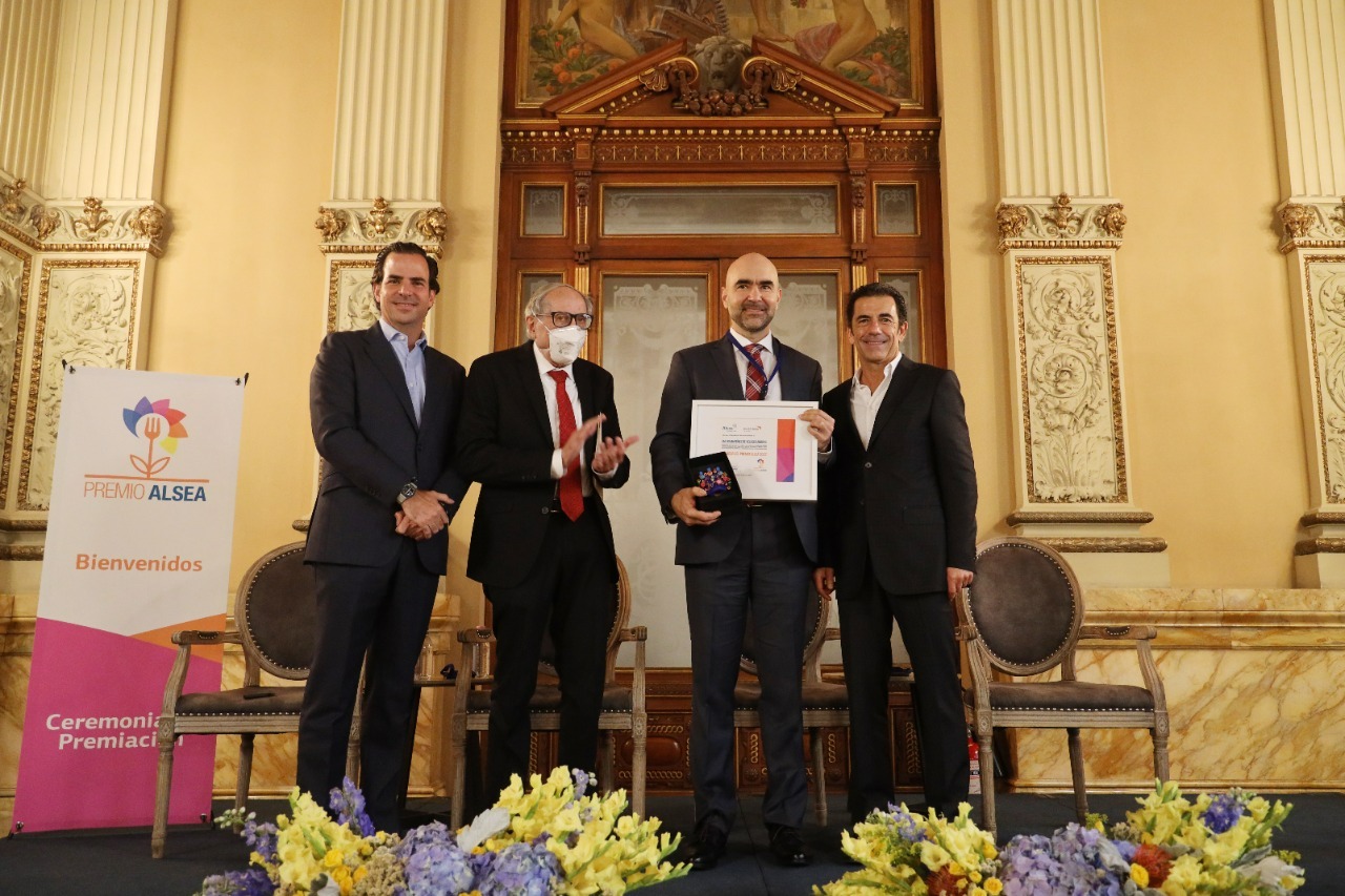 Entregan el Premio Alsea a la Alimentación y/o Nutrición - Prensa Animal